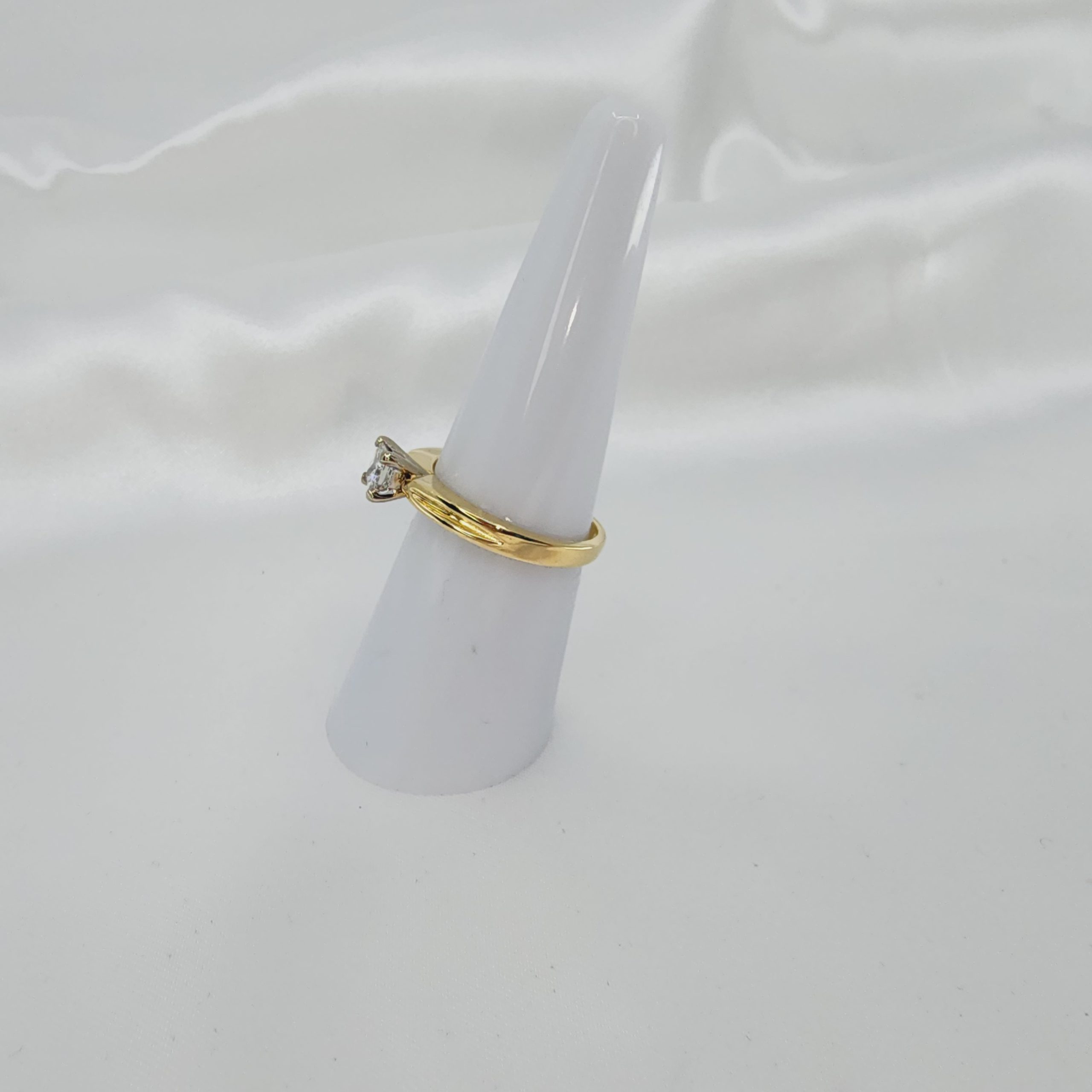 18CT YELLOW GOLD DIAMOND SOLITAIRE ENGAGEMENT RING WITH VALUATION ...