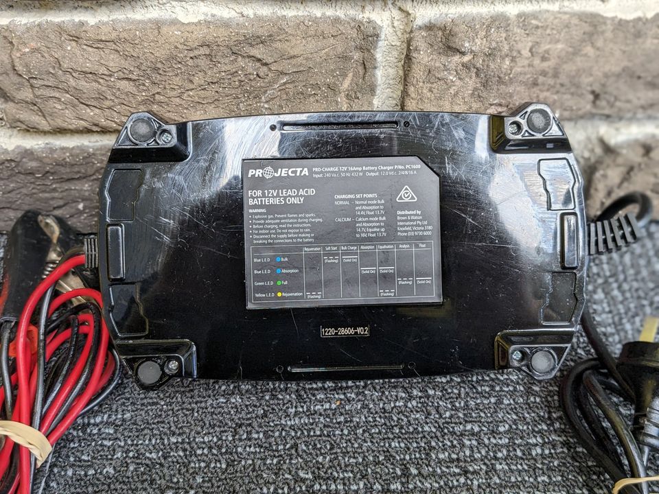 PRO-JECTA PRO CHARGE BATTERY CHARGER -LG7437 - Hock and Go