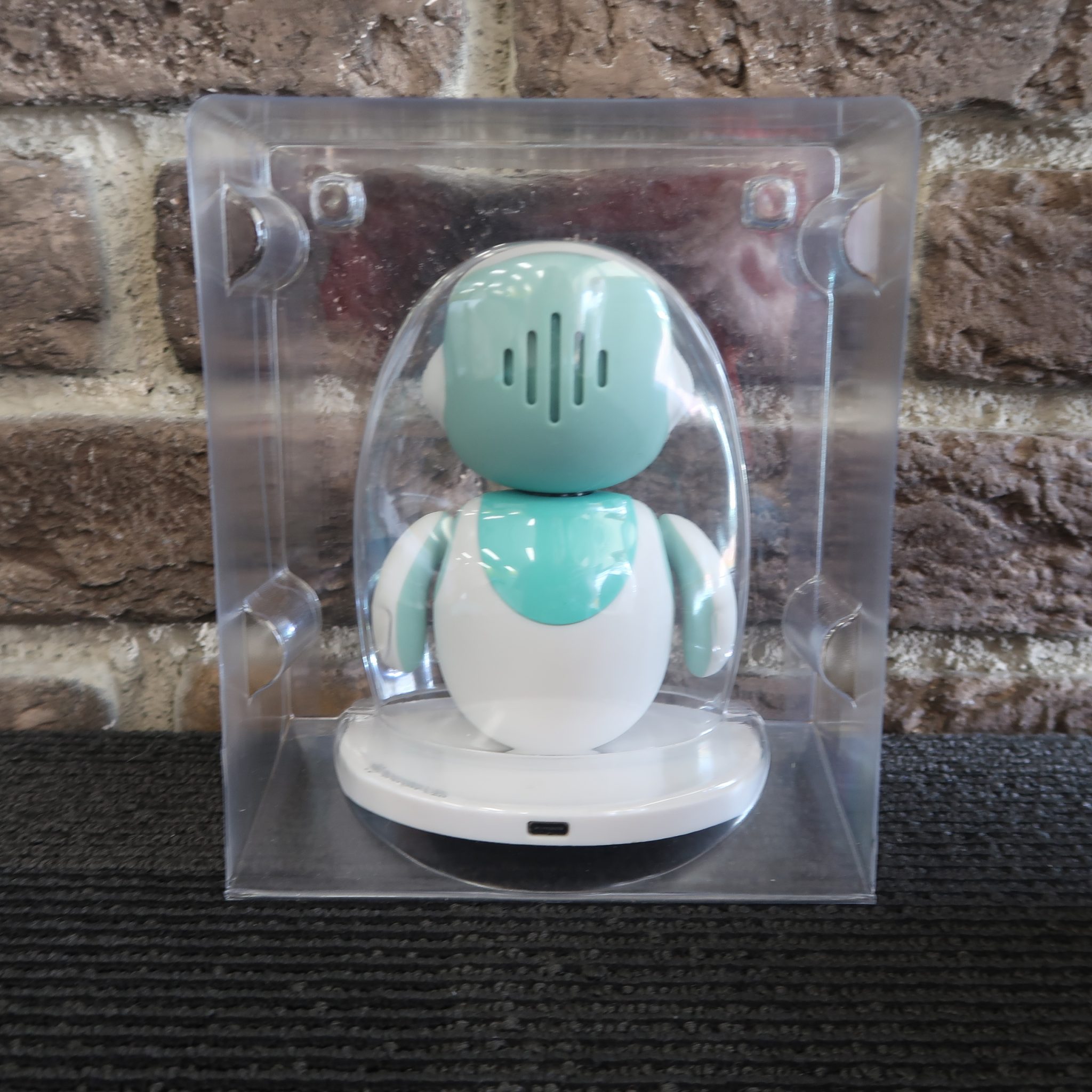 EILIK DESK COMPANION ROBOT WITH ACCESSORIES HL6172 - Hock and Go