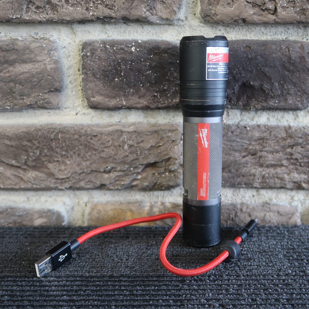 MILWAUKEE RECHARGEABLE FLASHLIGHT KIT HL7556 - Hock and Go