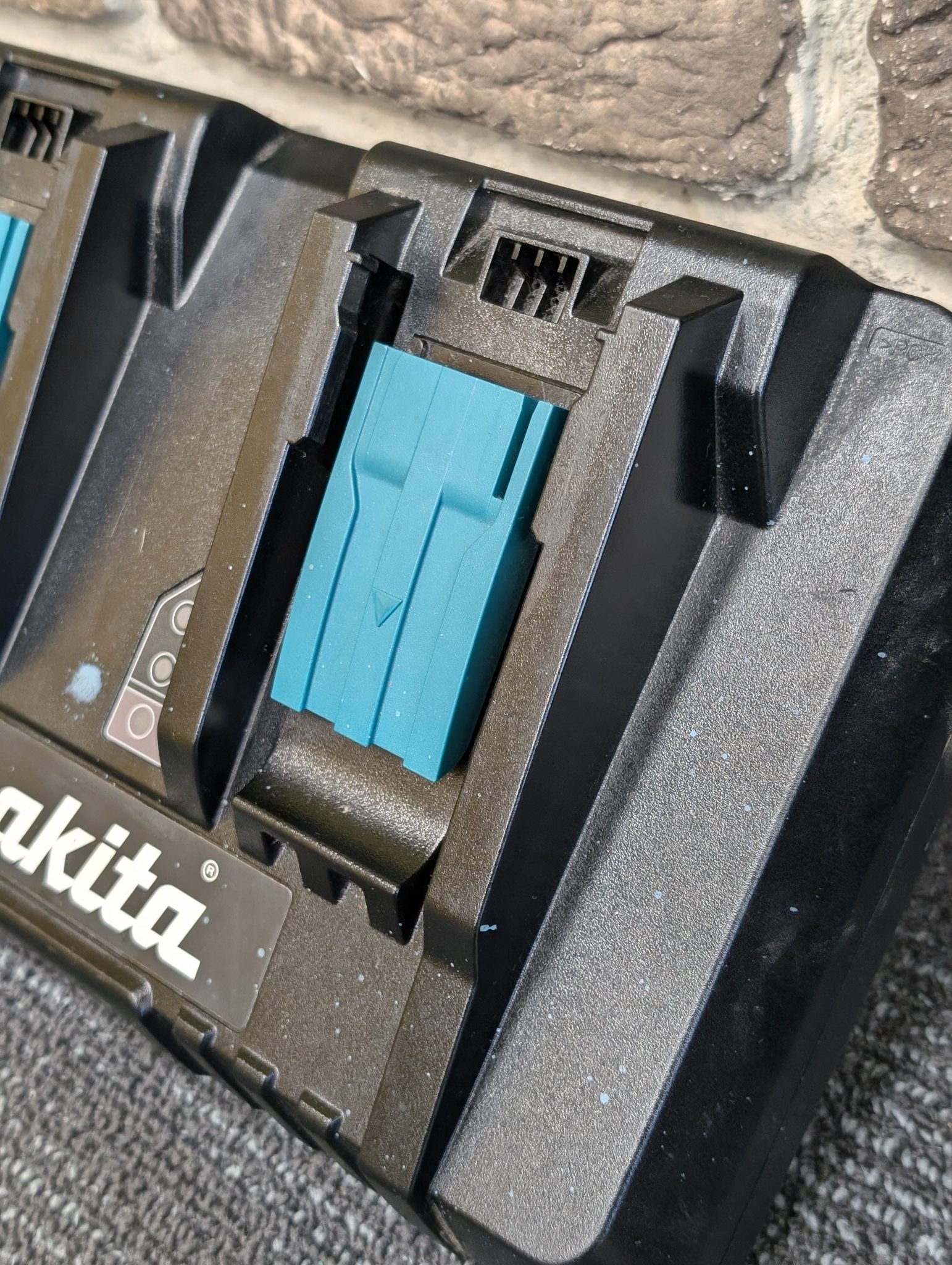 Makita 18V Dual Battery Charger - Hock and Go