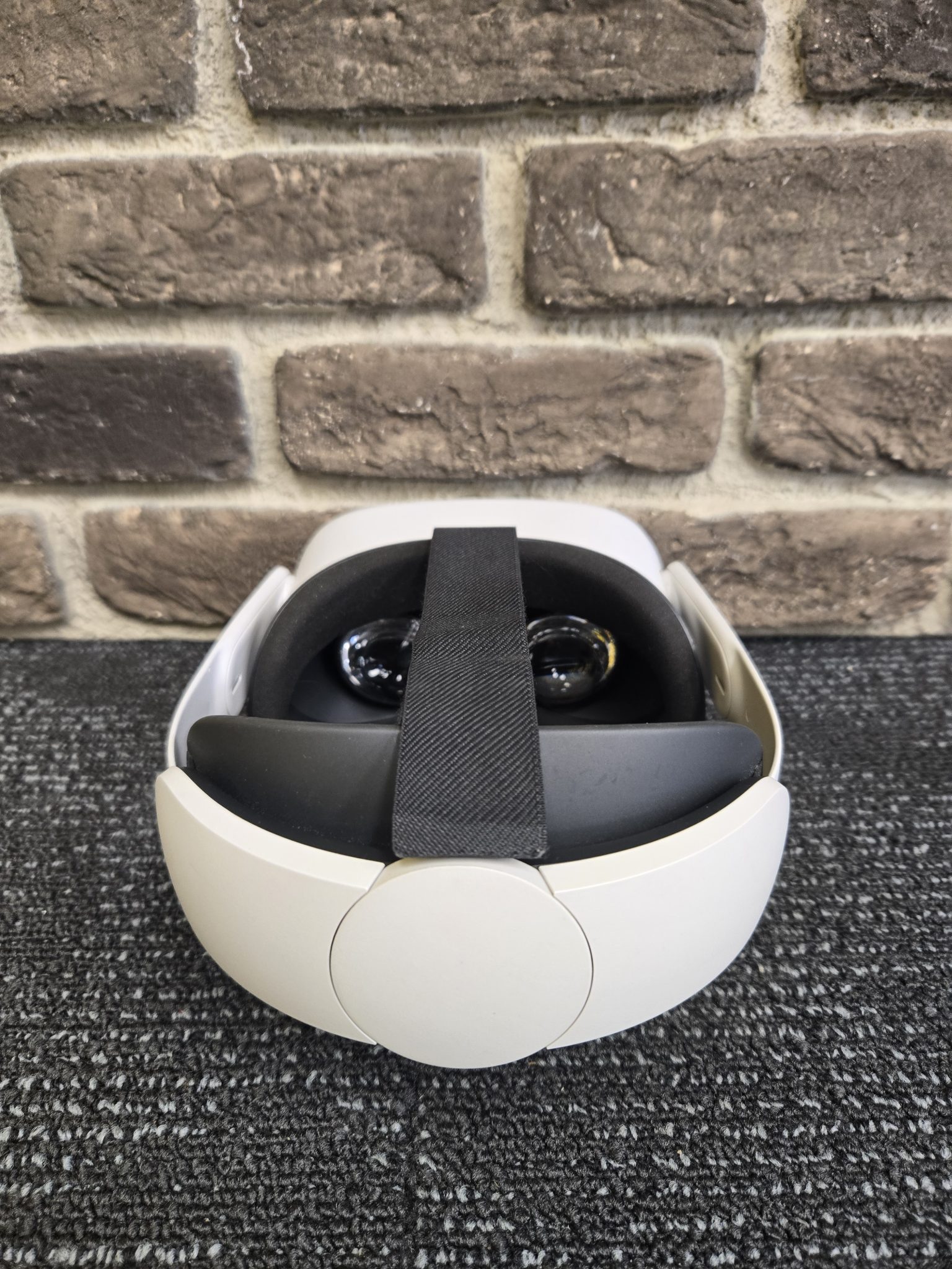 Oculus Meta Quest 2 VR Headset - Hock and Go