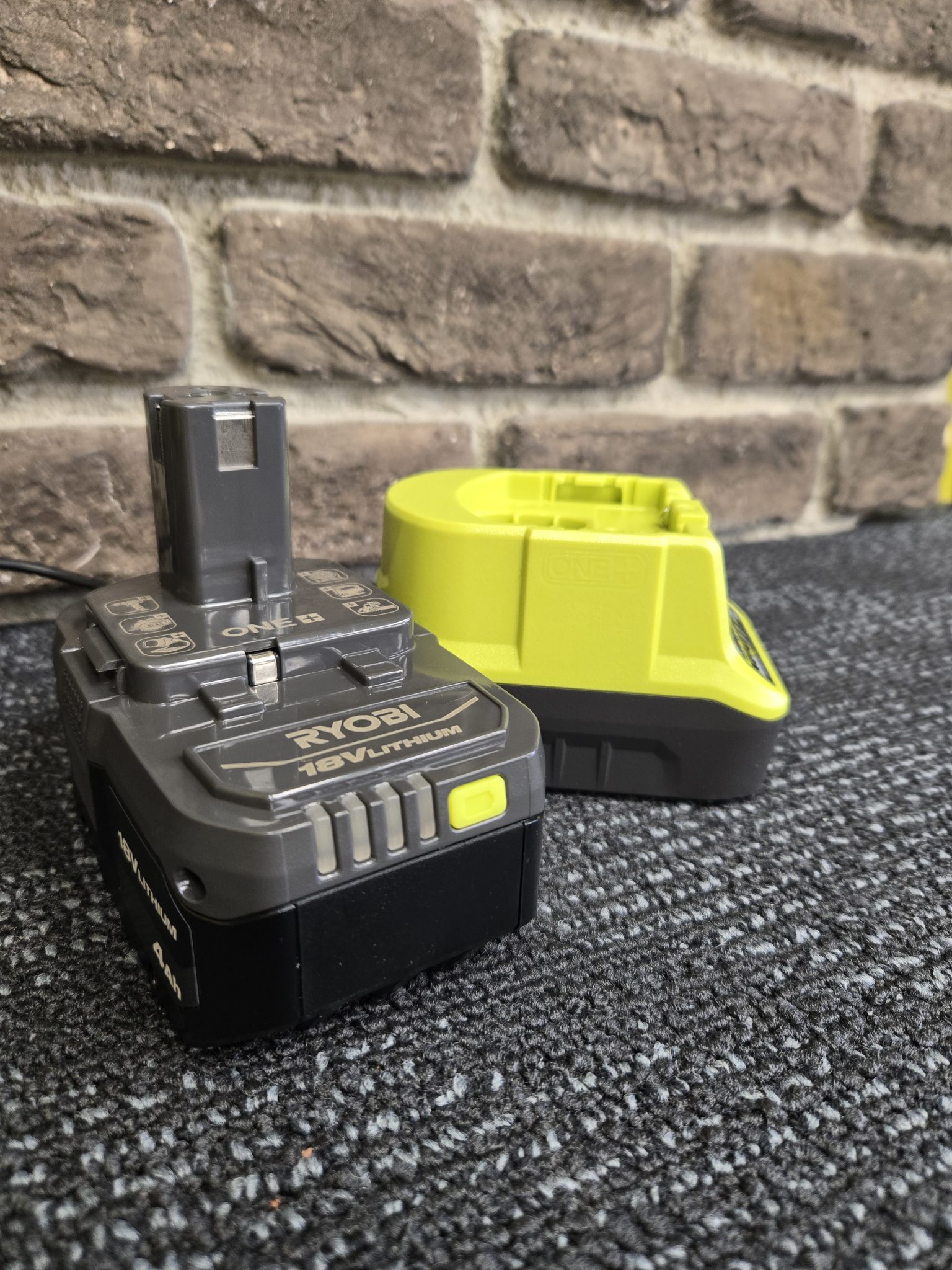 Ryobi Battery and Charger (RB1840C) - LG27501 - Hock and Go